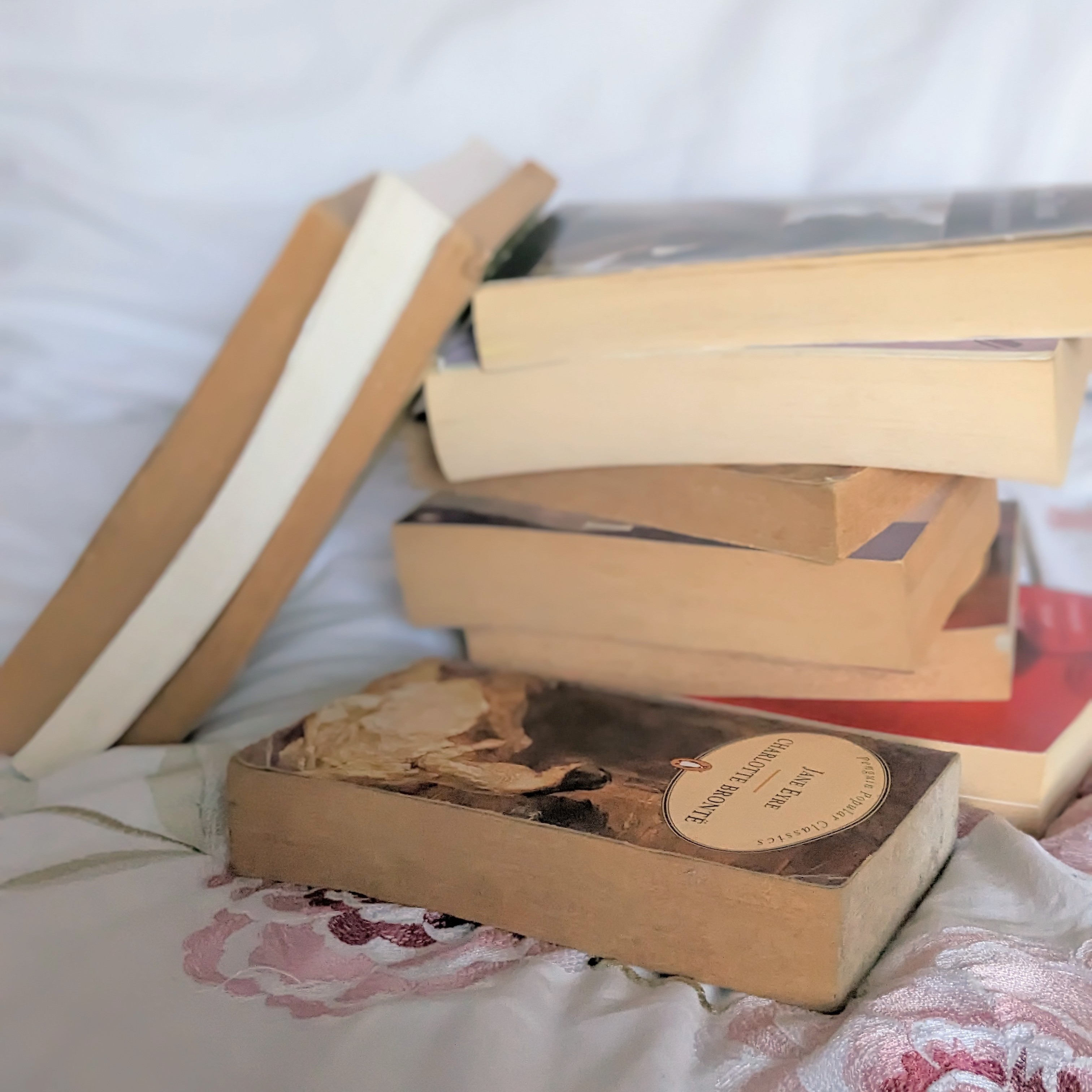 When to Get Rid of Books – Read ‘N Riot